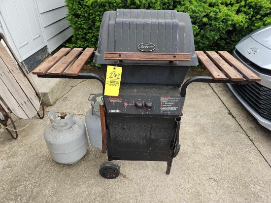 Sunbeam Outdoor Gas Grill w/ 2 Propane Tanks | Estate & Personal ...