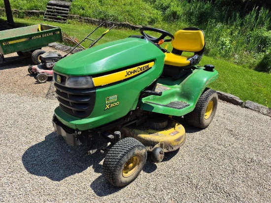 John Deere X300 Riding Mower w/ 42 In. Mower Deck | Heavy Construction ...
