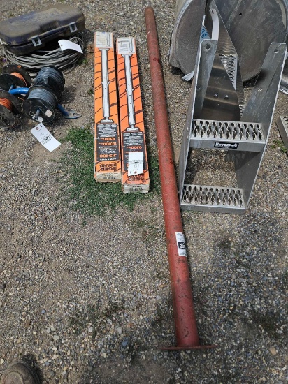 3 adjustable posts | Online Auctions | Proxibid