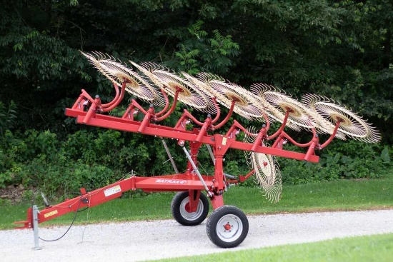 Farm King Batrake hyd. fold V hay rake, one owner | Online Auctions ...