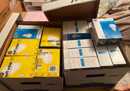 4 Boxes of brand new Light Bulbs | Online Auctions | Proxibid