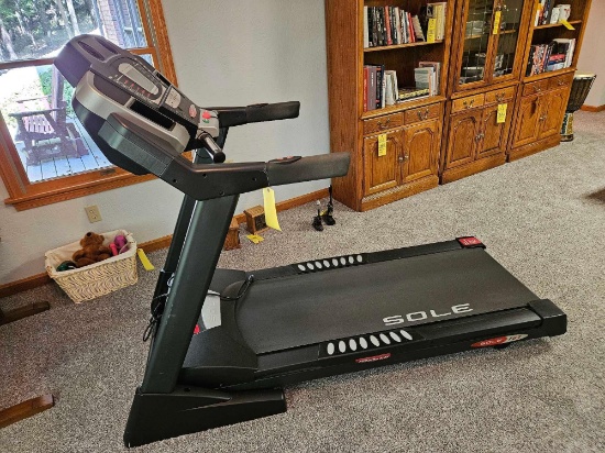 Sole F63 Cushion Flex Incline Treadmill | Online Auctions | Proxibid