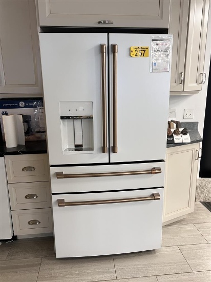 CAFÉ MODEL CVE28DP4NW2 SMART 4-DOOR FRENCH DOOR REFRIGERATOR/ FREEZER ...