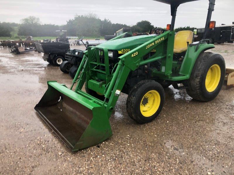 John Deere 420 Loader