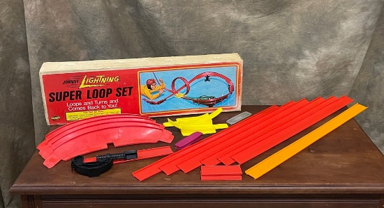 Johnny Lightning Super Loop Set In original Box | Online Auctions ...