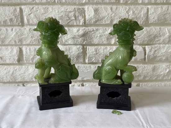 Pair Of Resin Foo Dogs On Bases | Online Auctions | Proxibid