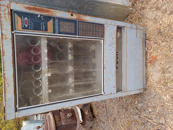Old Vending Machine | Proxibid