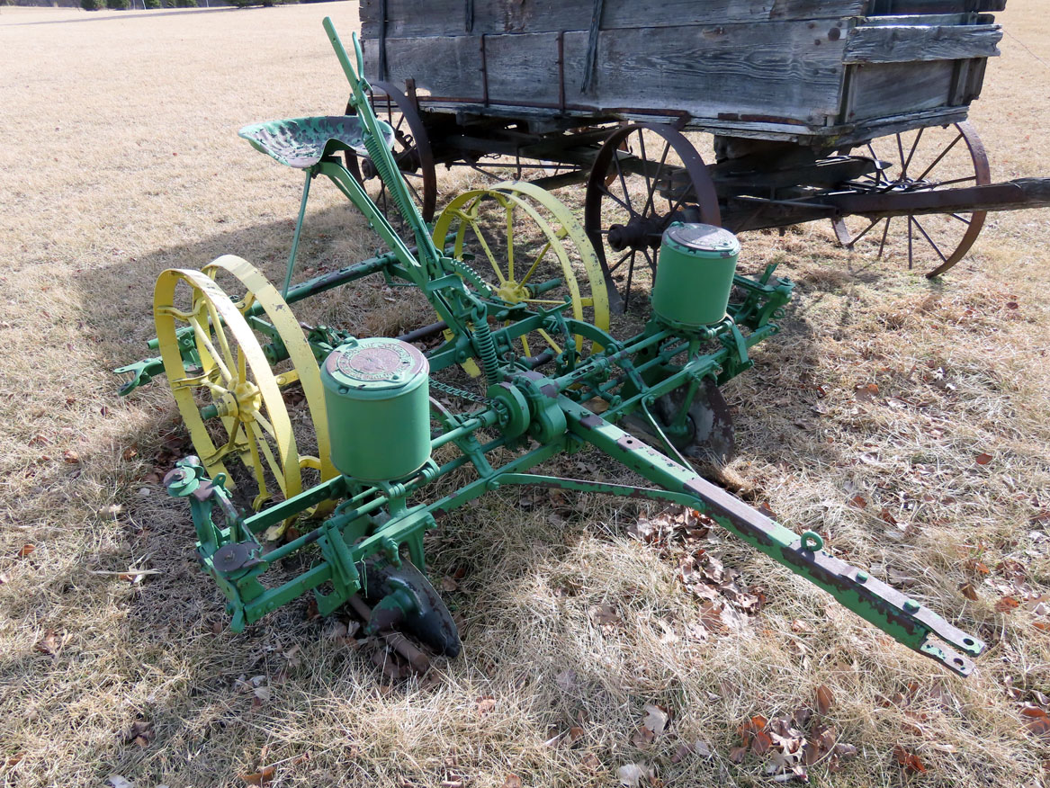 999 Corn Planter