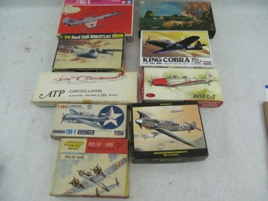 (9) Vintage Model Kits from the 1970's & 1980s | Art, Antiques ...