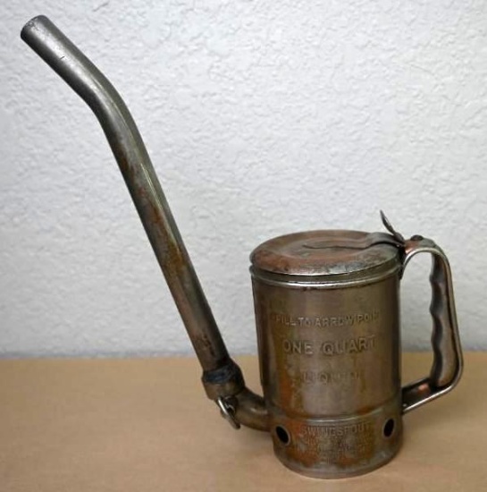 Swing spout 1QT Antique Oil Can | Online Auctions | Proxibid